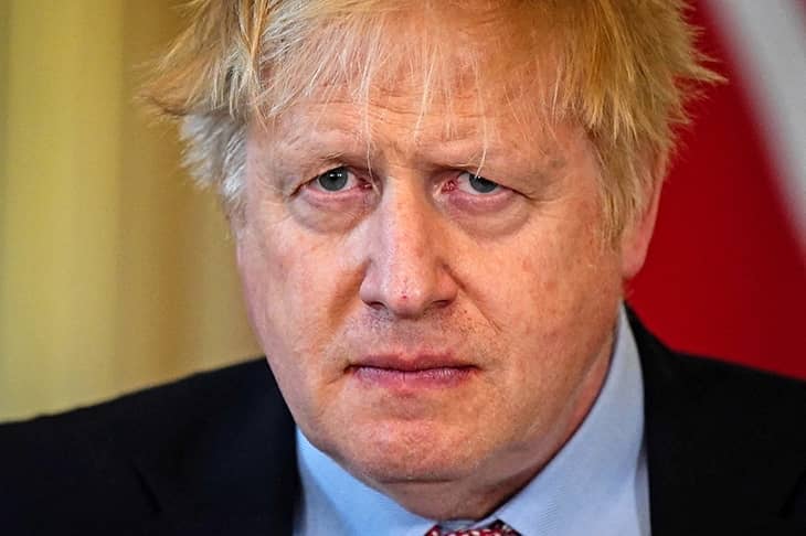 To survive, Boris Johnson must do more than pose as a war leader | The ...